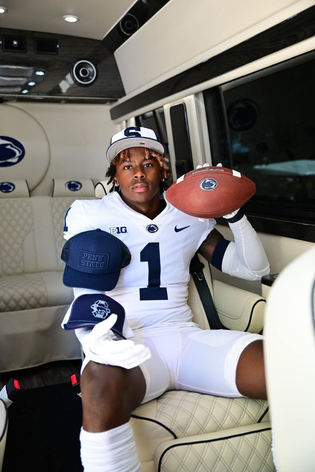 Where Experts Predict 4-Star WR Taz Williams, Jr. Will Commit